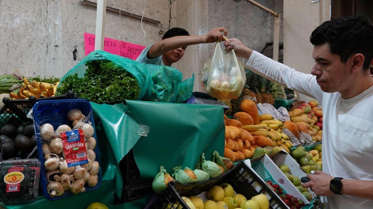Vivir es más caro en México: Canasta básica cuesta 4929 pesos en mayo 2026